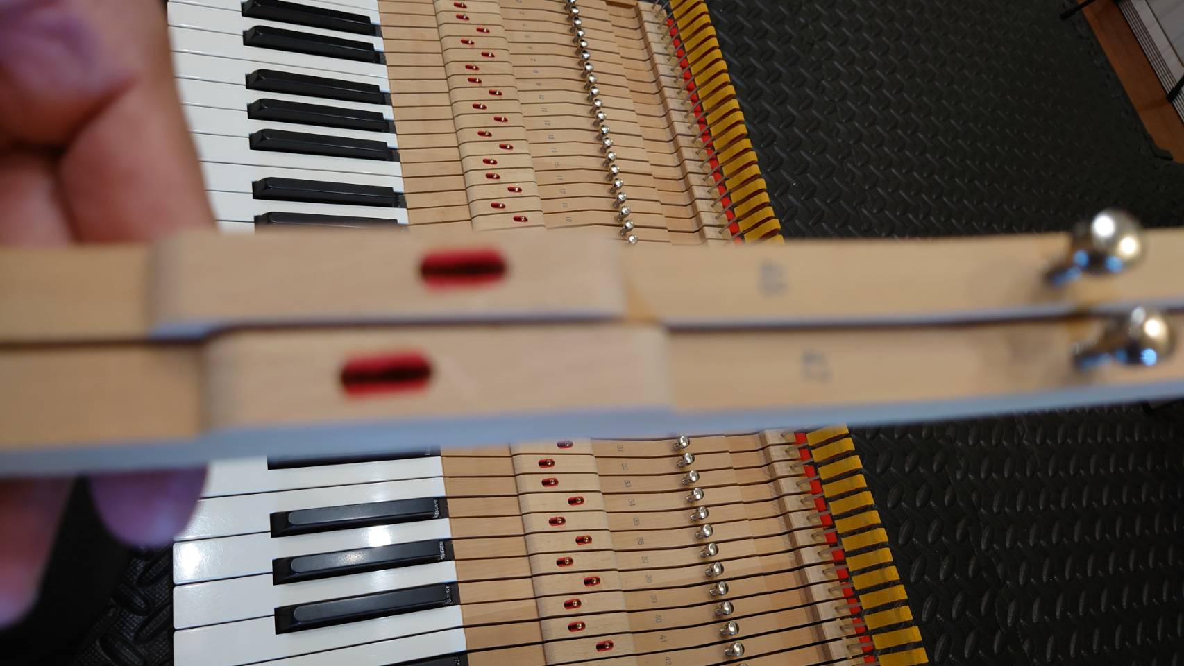 鍵盤のブッシング クロス交換完了 Replacing Piano Key Bushings | Sushiana International ...